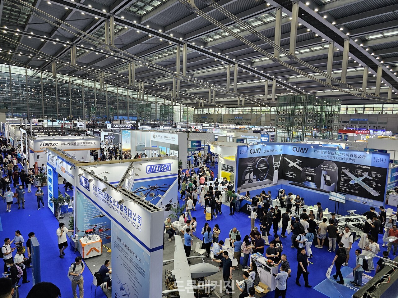 [포토뉴스] 인산인해를 이룬 중국 선전 드론박람회 현장
